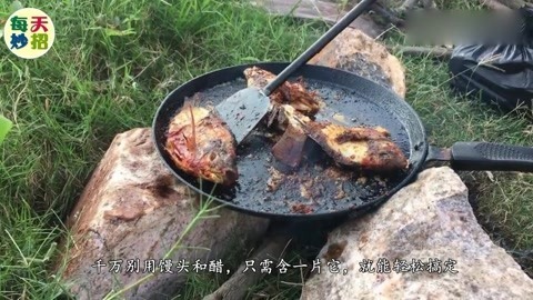 不小心被鱼刺卡到，别着急，教你一个小方法，轻松搞定