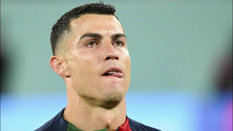 C罗首秀!唱国歌时哭了,若进球将超越贝利和梅西,成历史第1人