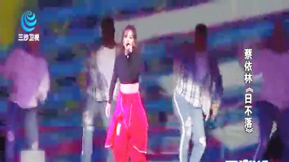 周杰伦、蔡依林、蔡徐坤舞台上魅力四射,让现场气氛高涨