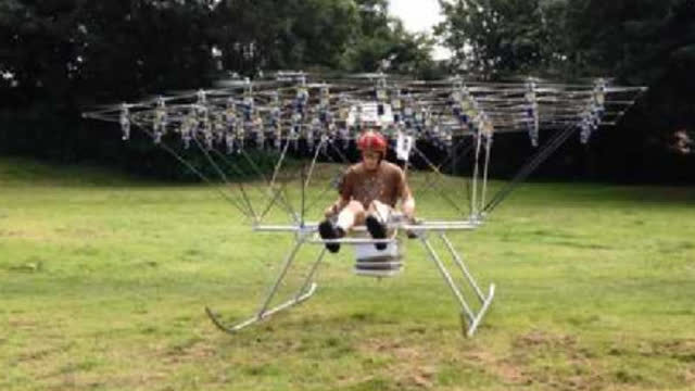 50个螺旋桨可以带人飞上天吗?按下开关后,意外来得猝不及防