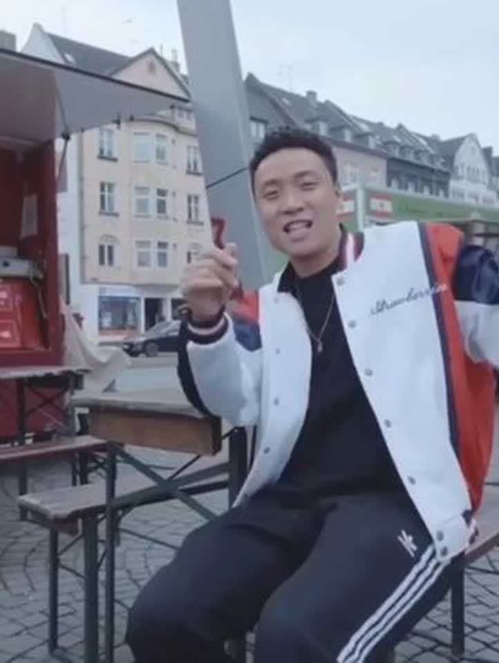 这个因该大家没看过 来自德国街头的中国风 哈哈哈#肖杰