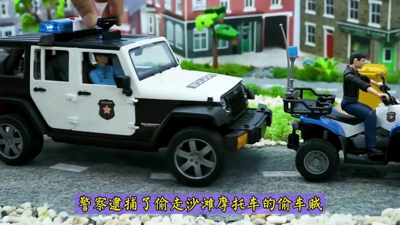 小镇上警察开着警车追捕偷车贼,垃圾车收集运输垃圾去往垃圾站