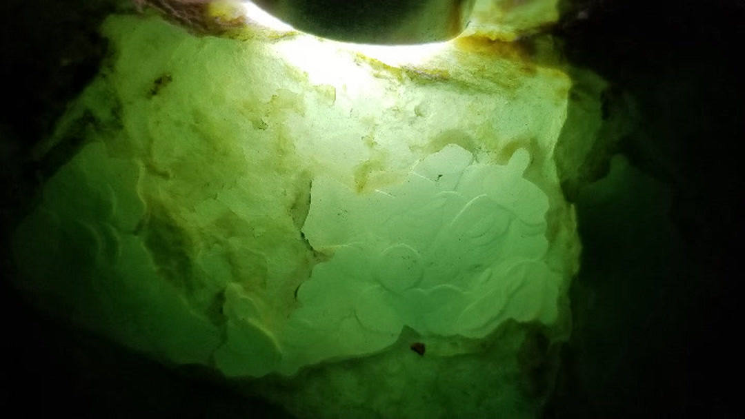 精美会卡翡翠原石,冰透水润的玉质像果冻一样