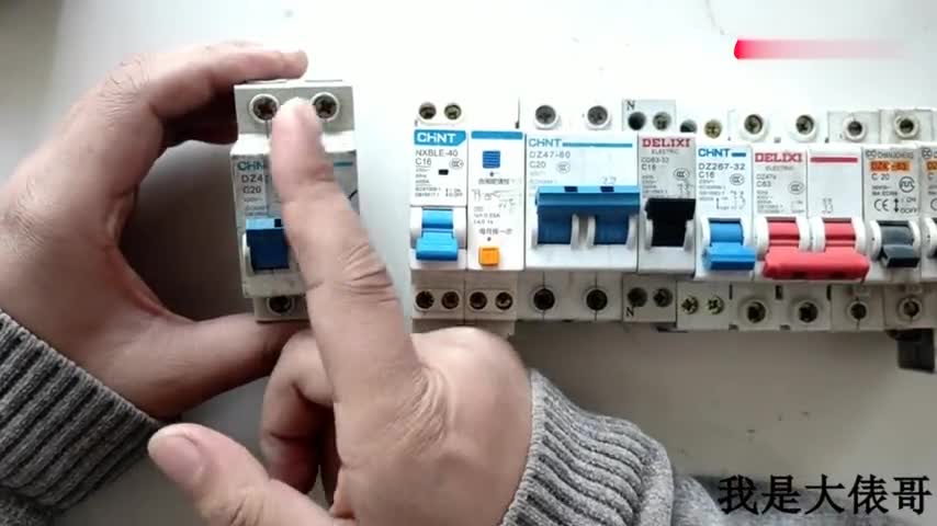 断路器接线是左零右火吗?有的带N是什么意思?接反了会怎样?