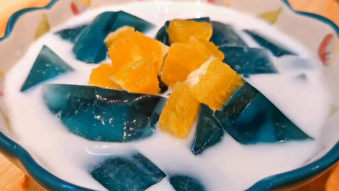 我家最受欢迎的小甜品,晶莹Q弹,好吃好看,宝贝一次一碗吃美了