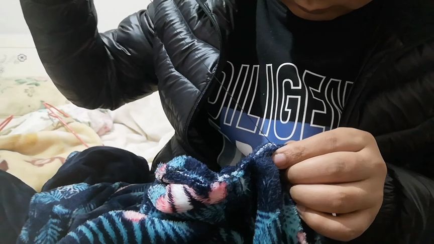 看看我这针线活,从小缝袜子,基本功还在