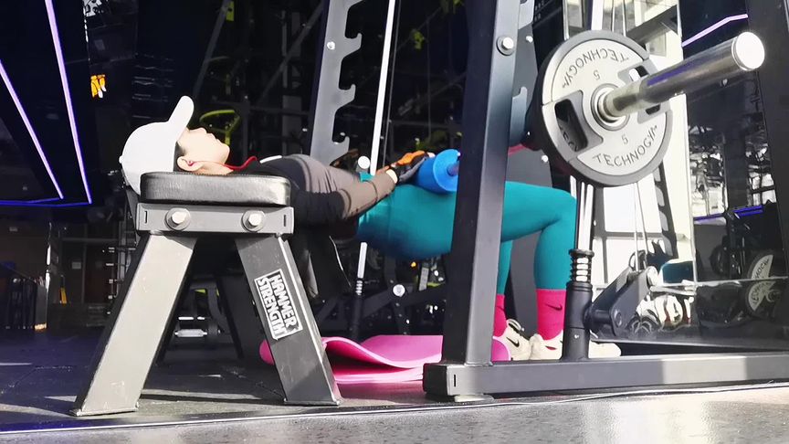 模仿一个动作简单,练透一个动作很难!一个动作不做一万次