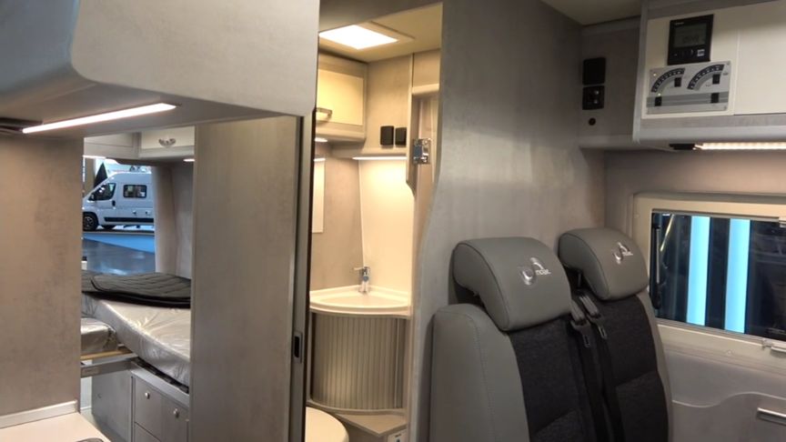 2022款B型房车卫浴室是亮点