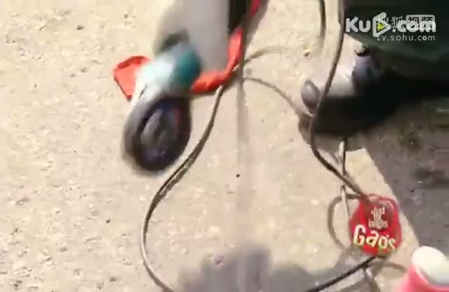 搞笑视频 用西安壁挂炉维修www.xatr.com电砂轮帮你擦车