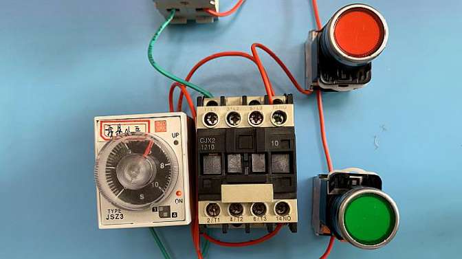 电工知识:时间继电器控制接触器延时断电,工作原理,运行演示