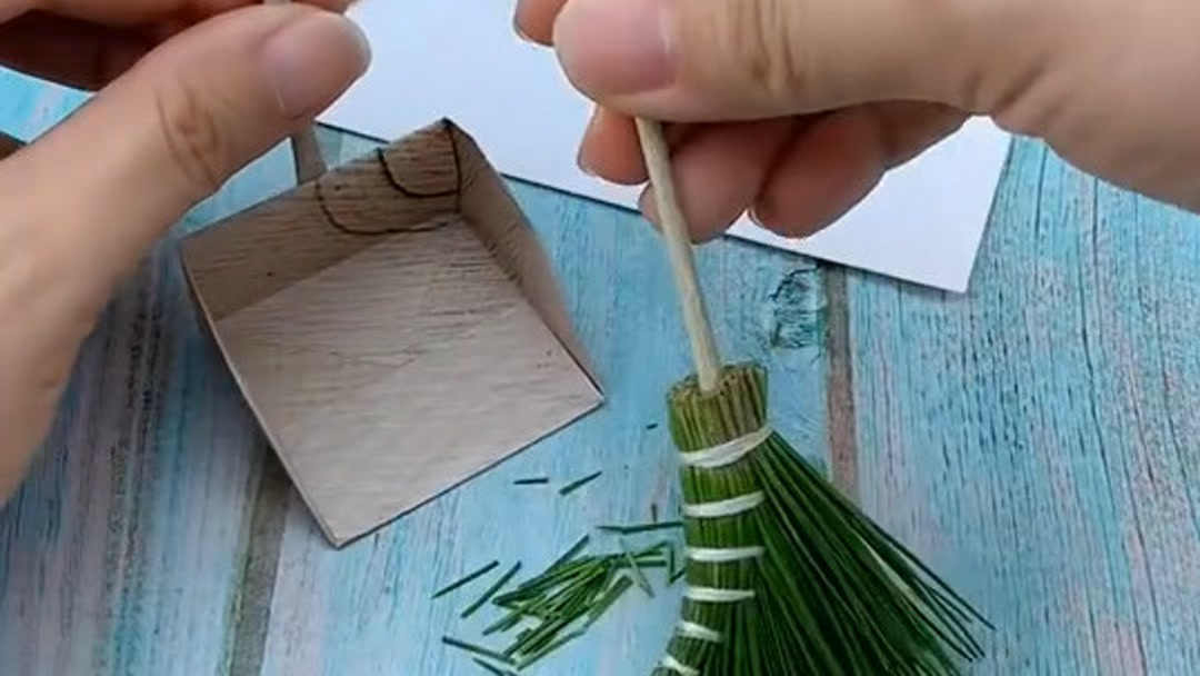 扫帚做好了,簸箕必须安排