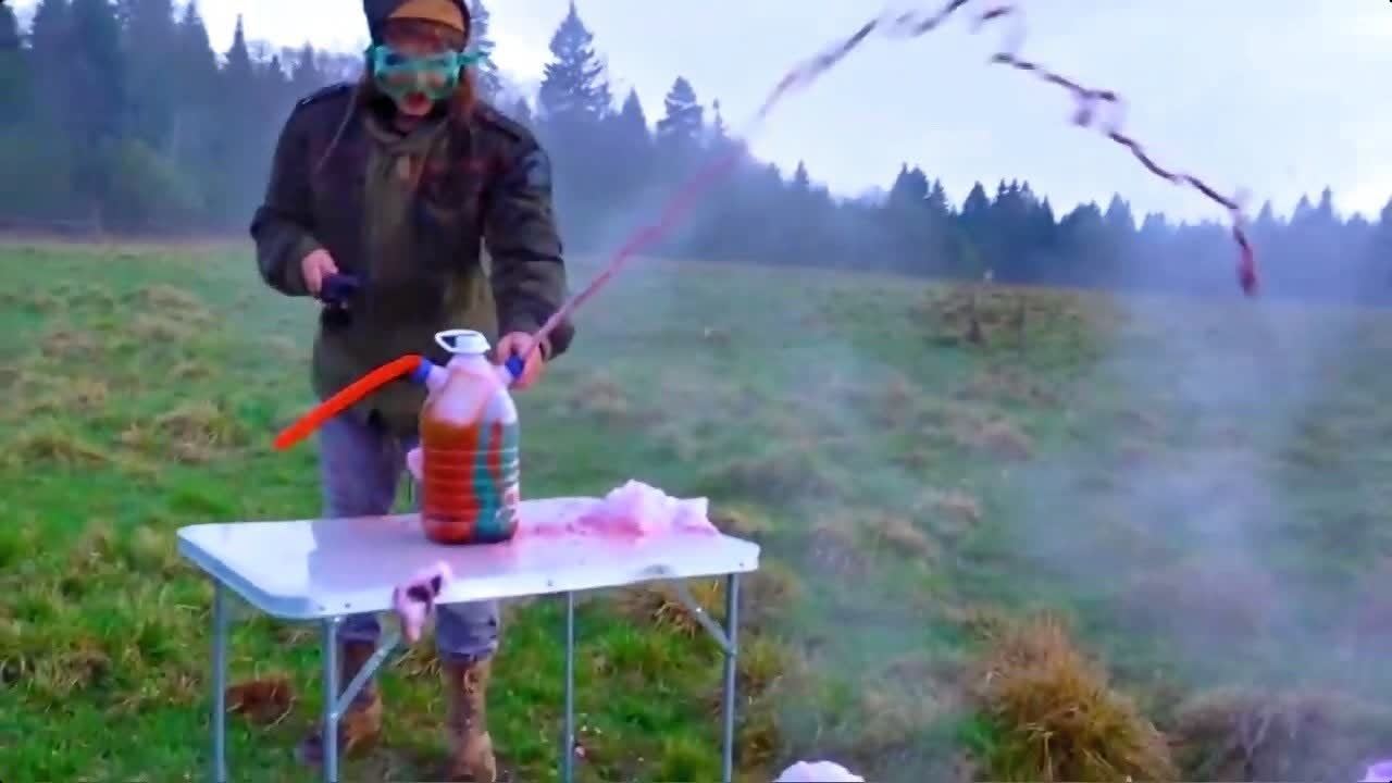 小兜实验室:曼妥思和芬达混合起来,反应令人震惊