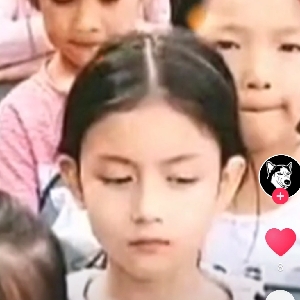 七彩发光于土狗 