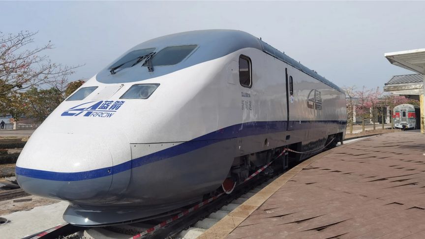 广深线上的老物件——蓝箭DJJ1动车组动力车&南韩进口25C型客车