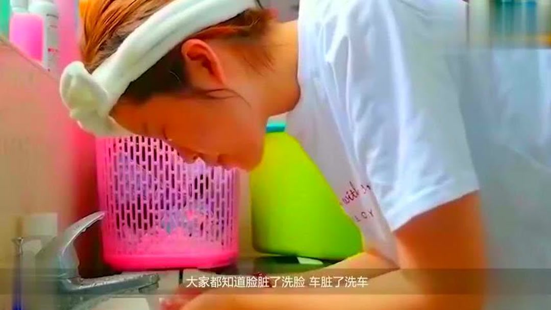 铁轨也需要打磨实拍国外铁轨打磨车工作全过程,过程太炫酷了!