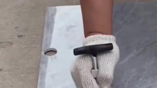 劳动人民发明的一体式瓷砖玻璃刀,切割开介一体设计,真心方便