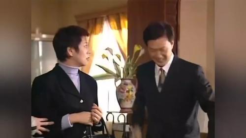 陀枪师姐3:青年管家里要钱,后爹找不到信用卡,却被他给发现了