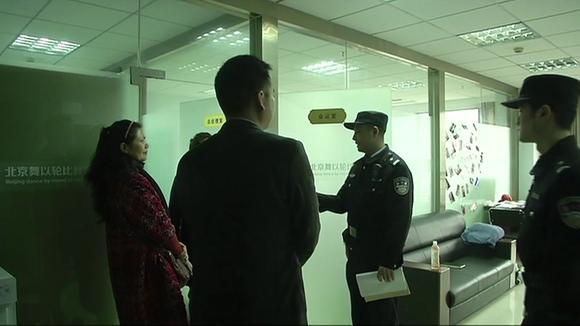 房子租给一家文化公司,用电不当引发火灾,个人租房谁该赔偿?