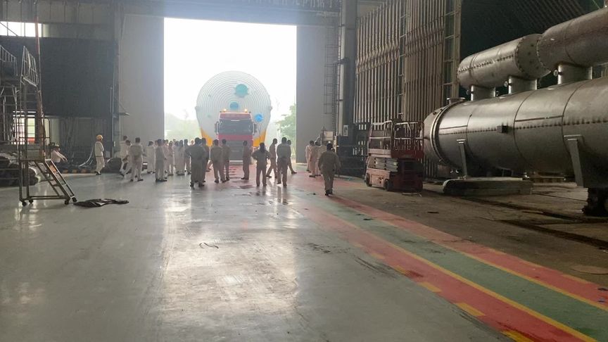 #压力容器 终于拉走了!路都要堵起了