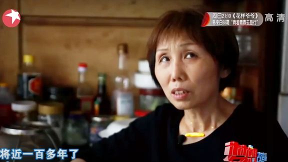 修了一辈子钟表,家里狭窄零件容易丢,气得妻子抱怨不断!