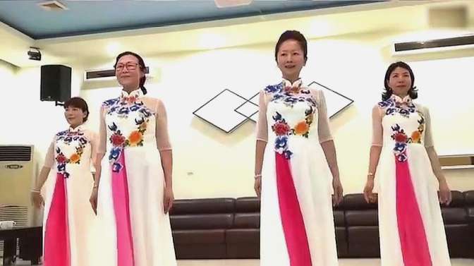 旗袍模特走秀基本功:走姿分解动作教学-打卡