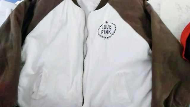 高考生曝学校强制买校服:已有三套