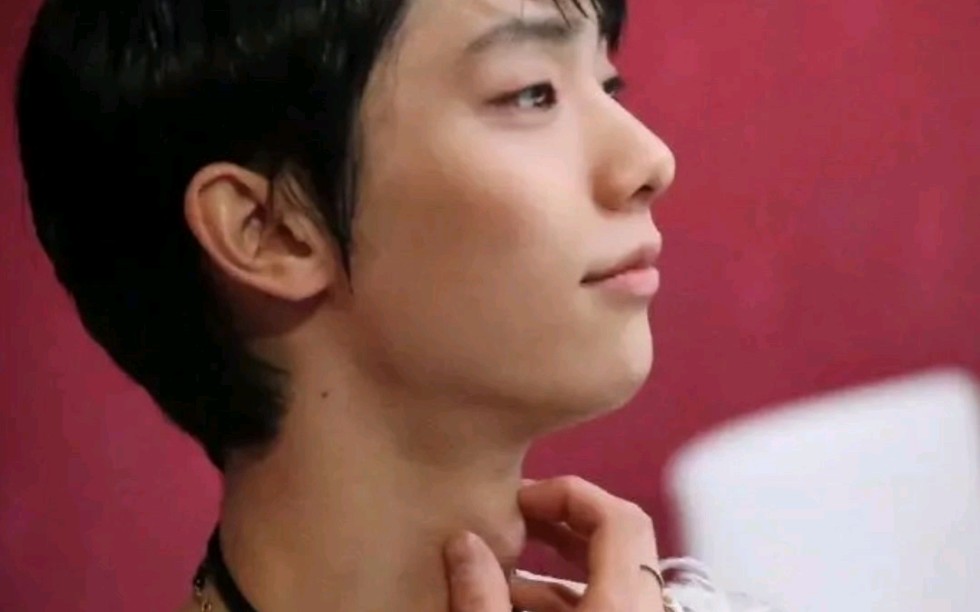 【羽生结弦】关于柚子摸喉结这事儿