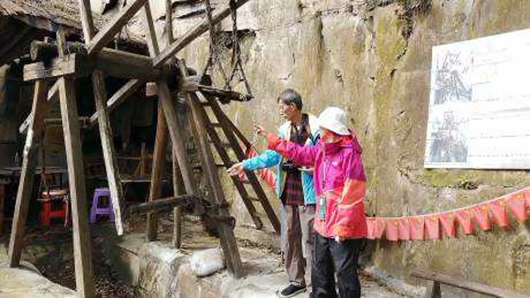 和爸妈游览张家界杨家界景区,天波府维修关闭了,只走到乌龙寨