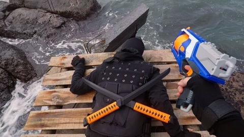 真人CS:第一人称射击,吃鸡大神在海边大战忍者,并成功获得物资