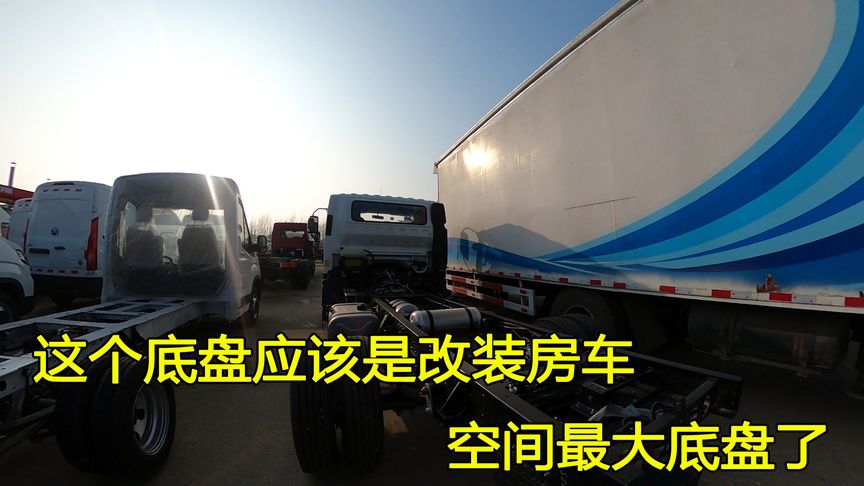 4.2米改装空间,目前最大的蓝牌房车,你会选择轻卡还是轻客底盘