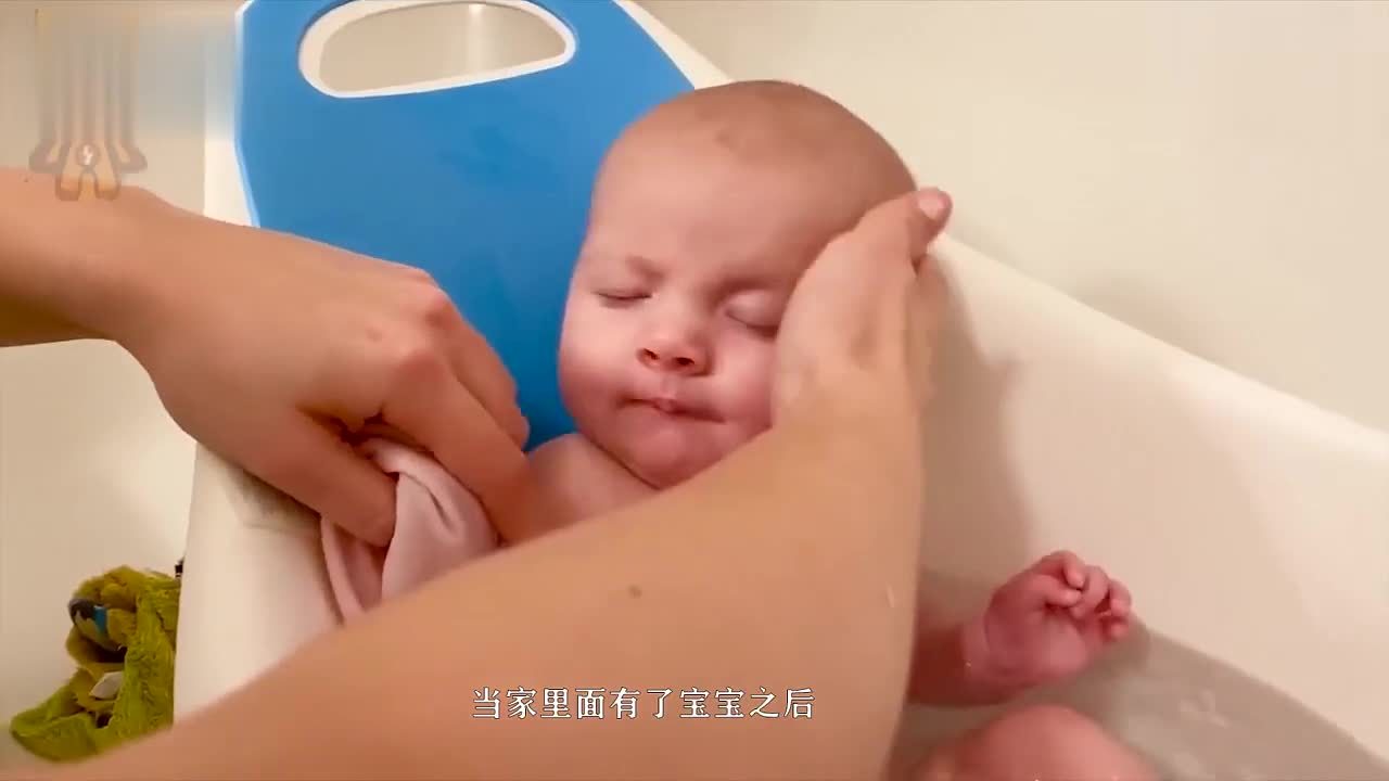 妈妈早上去叫宝宝起床,推开门看到这一幕,妈妈瞬间快笑岔气了
