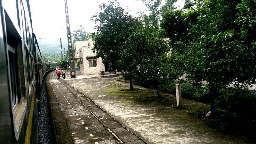 乘座绿皮火车去旅行