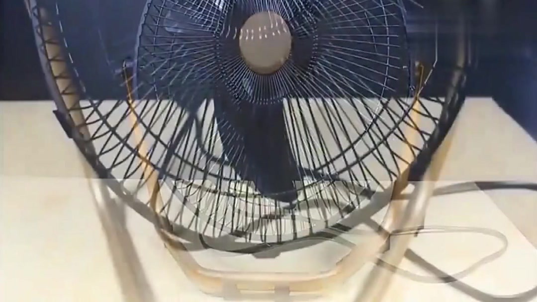 生活当中的小窍门,自己动手制作出不一样的电风扇,很简单