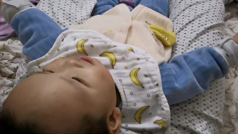 这才是十一个月宝宝 仰卧起坐的正确打开方式 你们宝宝也会这样吗