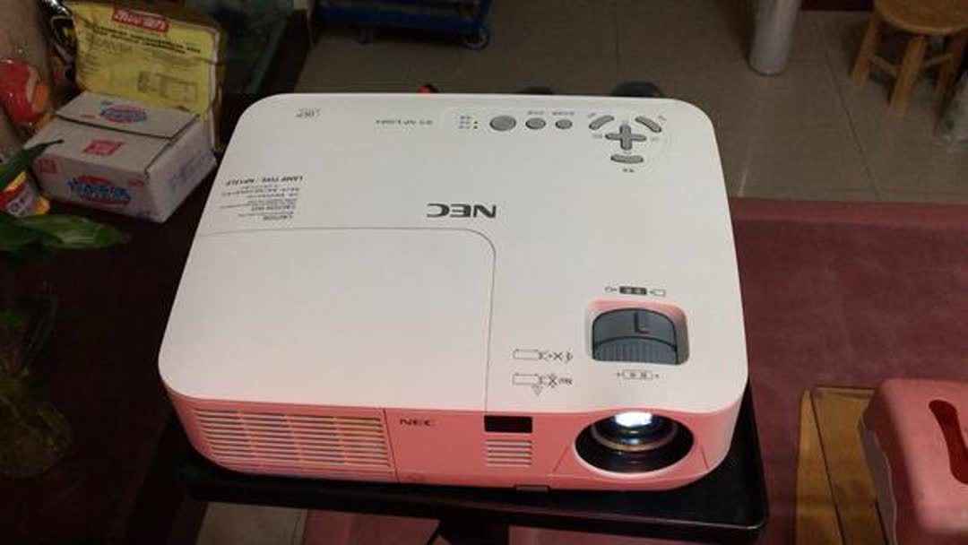 灯泡才使用了699小时日本NEC V260+投影仪投影机