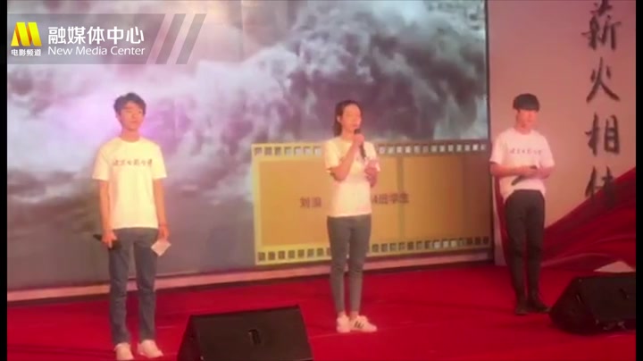 郭子凡也很优秀,和王俊凯一起表演诗朗诵,自带电音且脱稿