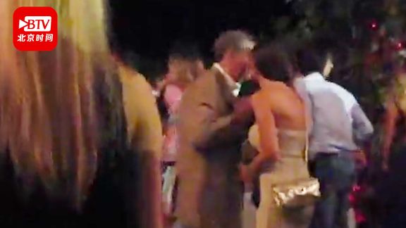 英王子安德鲁否认性侵称从不参加派对 外媒扒出其与名媛亲密视频