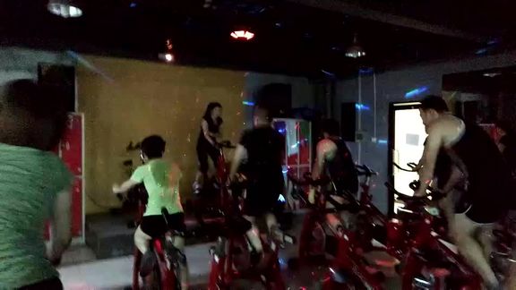我又来到了健身房,动感单车