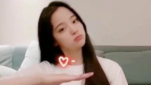 欧阳娜娜是什么宝藏女孩,演技到位歌声到位也就算了,连手势舞都跳的...