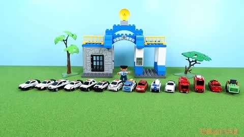 乐高积木玩具视频合集 :变形金刚迷你变形和警车