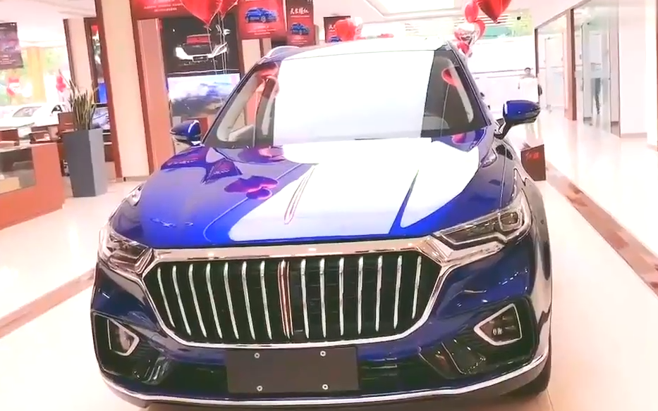 实拍中国一汽红旗HS5,详细了解外观内饰后,才知道啥叫国产SUV