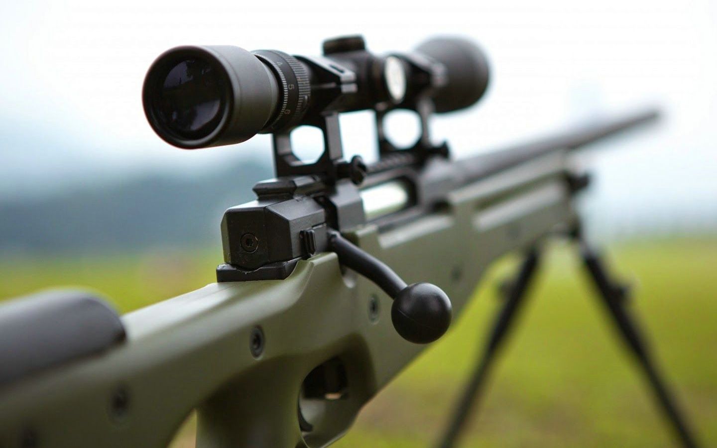 精密国际AW狙击步枪 《反恐精英》中的其实是AWM 警用版本AWP