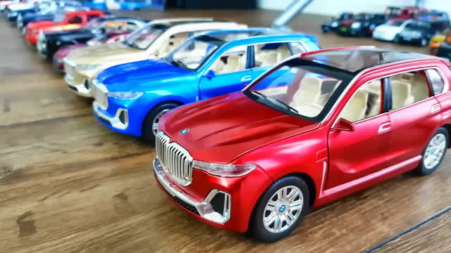 彩色吉普车轿车皮卡车玩具出发