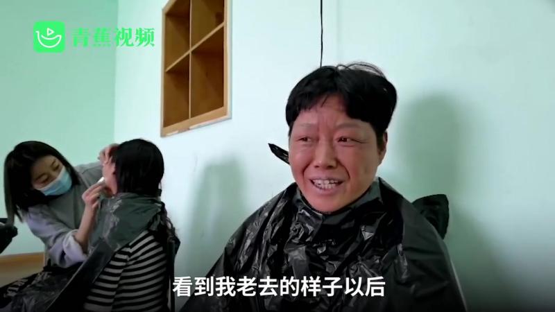 【突然见到30年后的妈妈 妈妈画老年妆出席班会孩子落泪 [心]】5月...