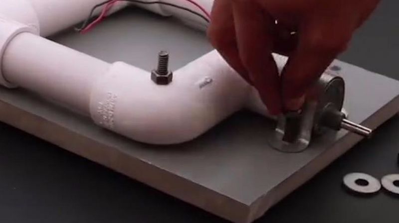 电动平衡车何必要买,牛人三分钟就做一台,看了谁都做!