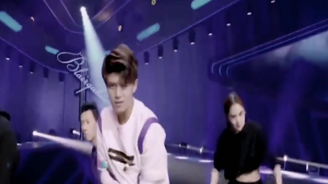 【任嘉伦舞蹈视频踩点】(61大人的另一面)考古国超哥哥的舞蹈,这样的...