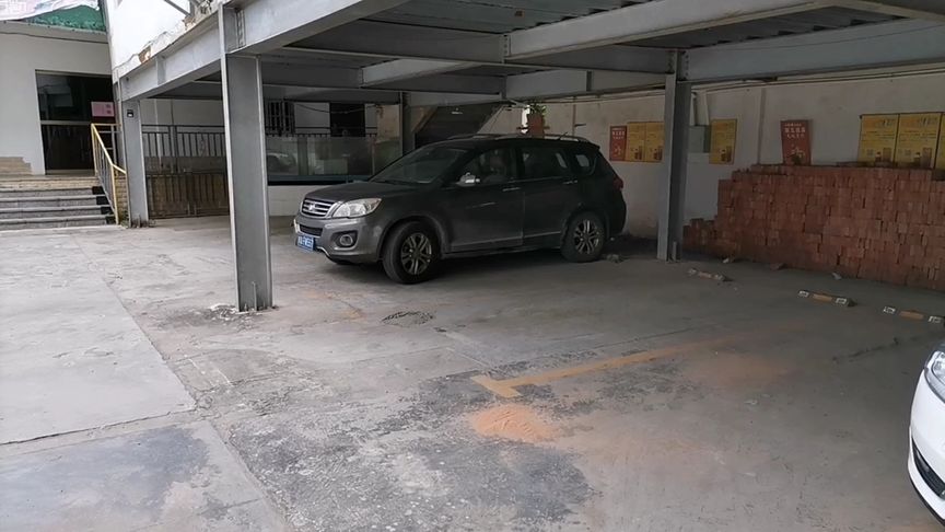 老一代的H6确实是货真价实,座椅真皮磨损微乎极微