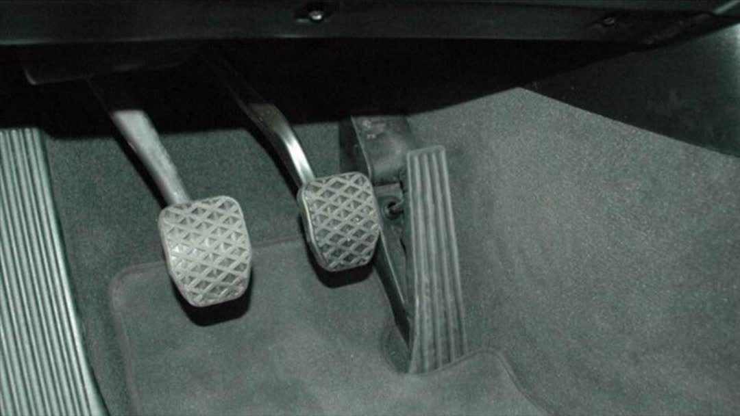 老司机手动挡快速起步,新手不能比,但学会操作方法,你也行!