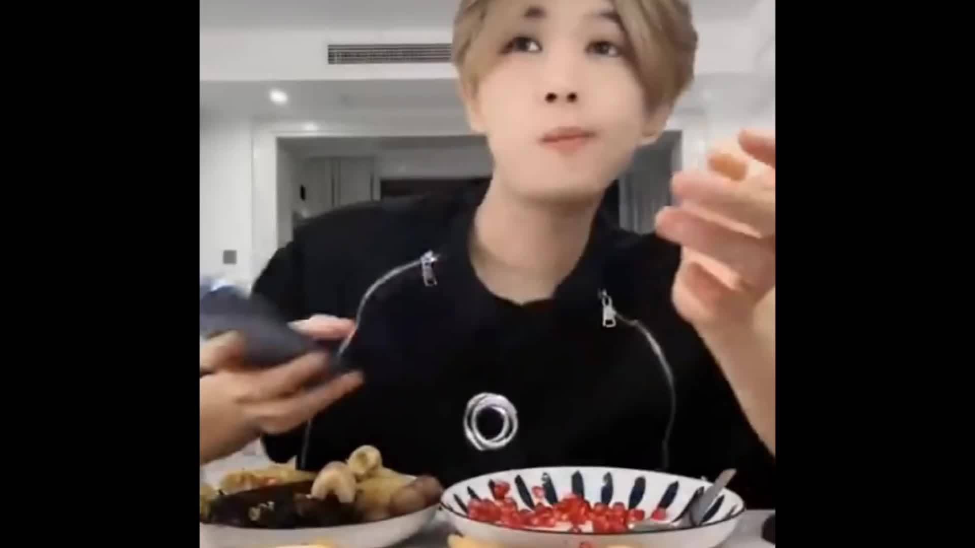 一个月进账500万!网红鹿哈,比鹿晗赚的都多