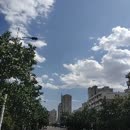 蓝天白云水上漂 